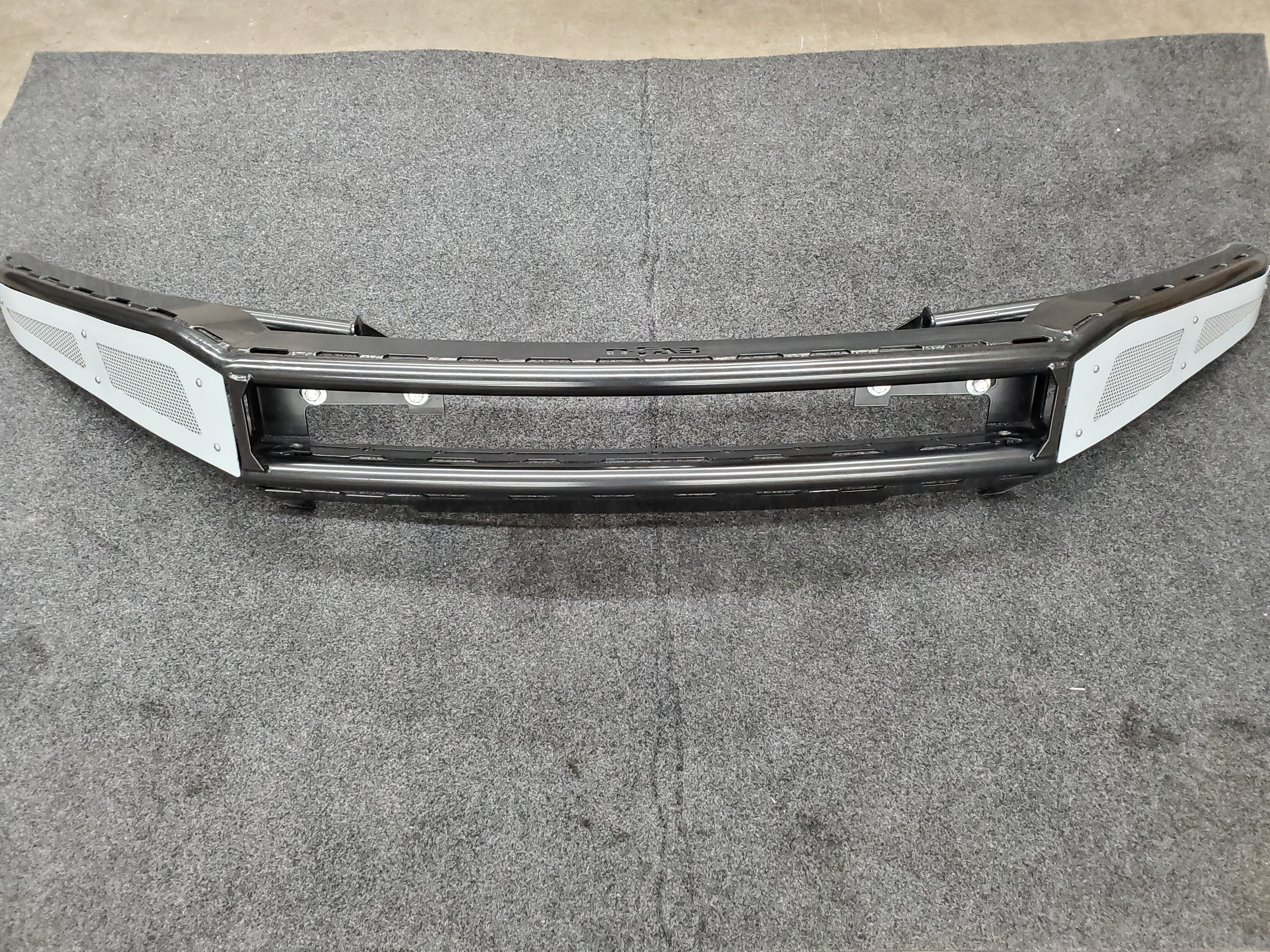 Used and Closeouts - A & A Toppers Sales and Truck Accessories